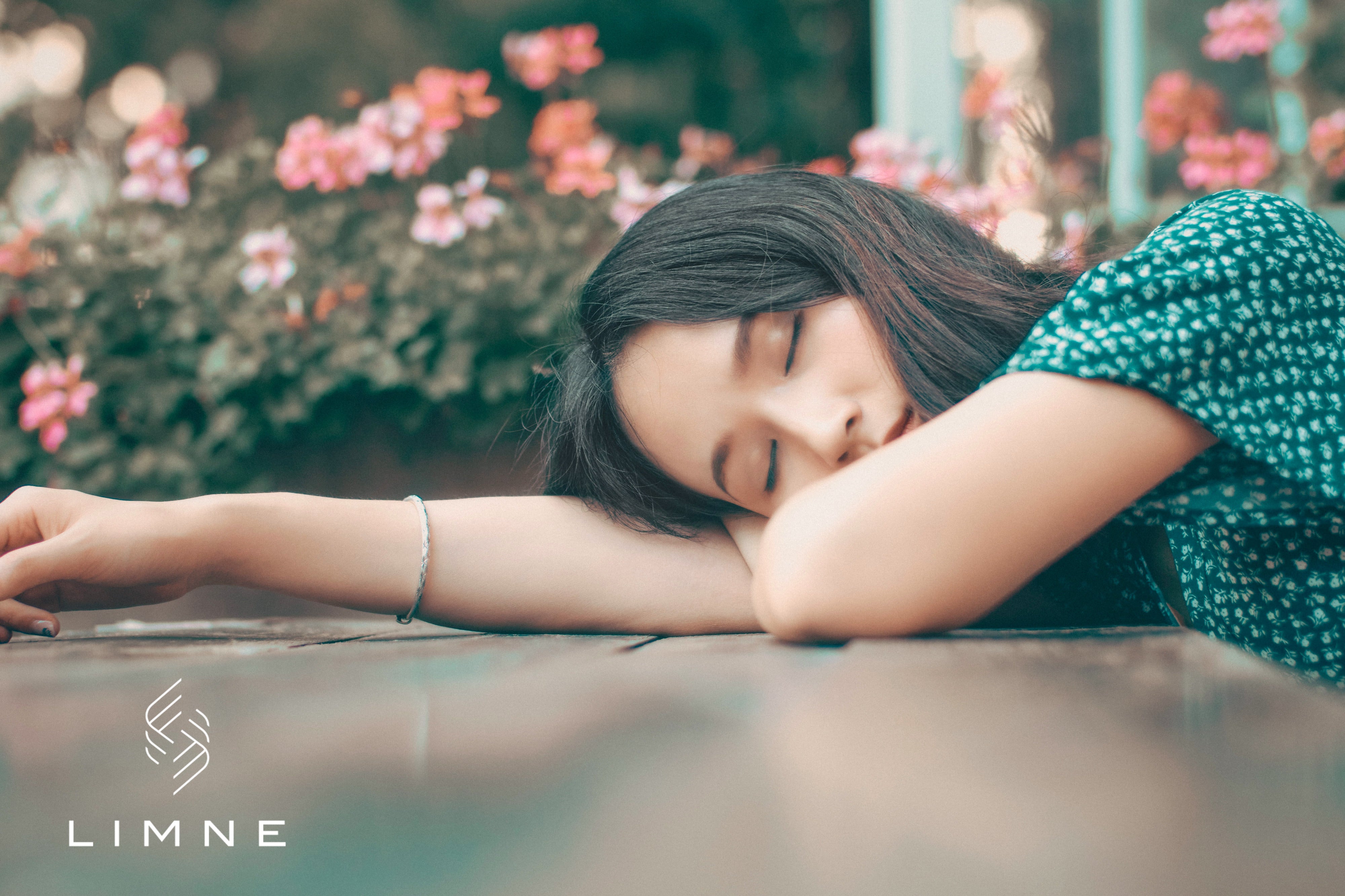 食後すぐの睡眠は体に悪い？眠くなる理由と寝る前の食事のポイント – LIMNEオンラインショップ